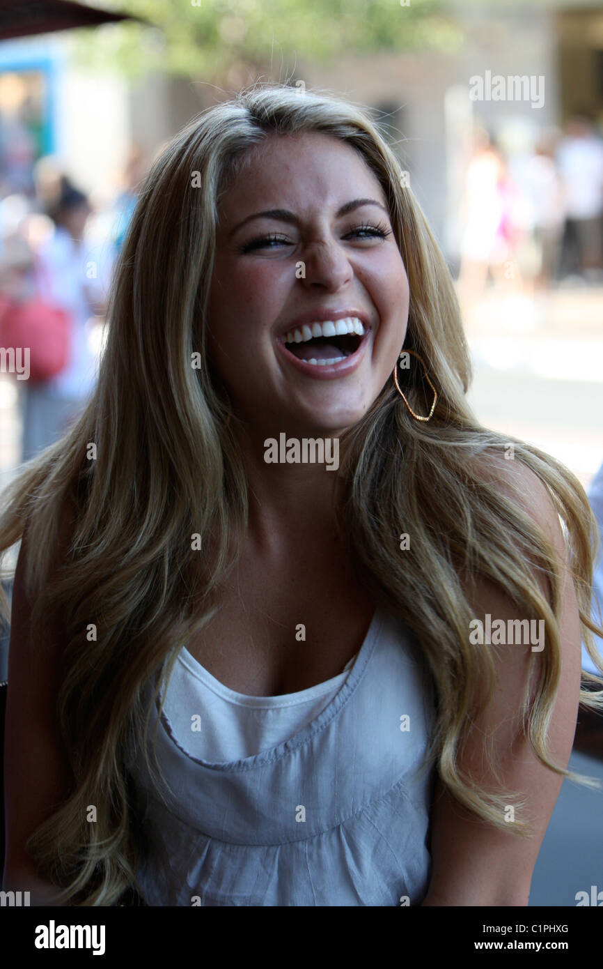 Singer Chantelle Paige shops for clothes and shoes with friends in ...