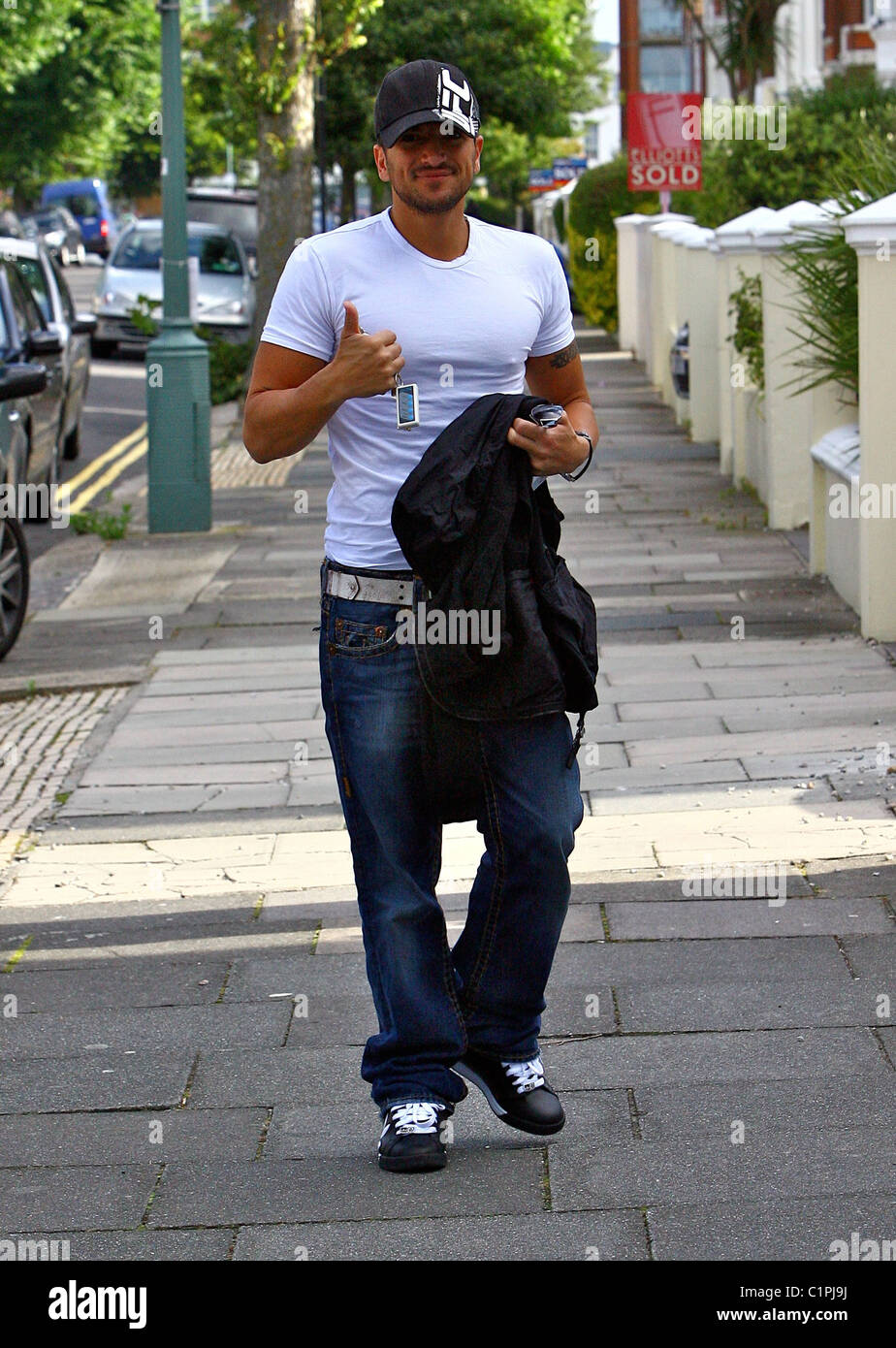 Peter Andre arrives at a house in London with his manager Claire Powell ...
