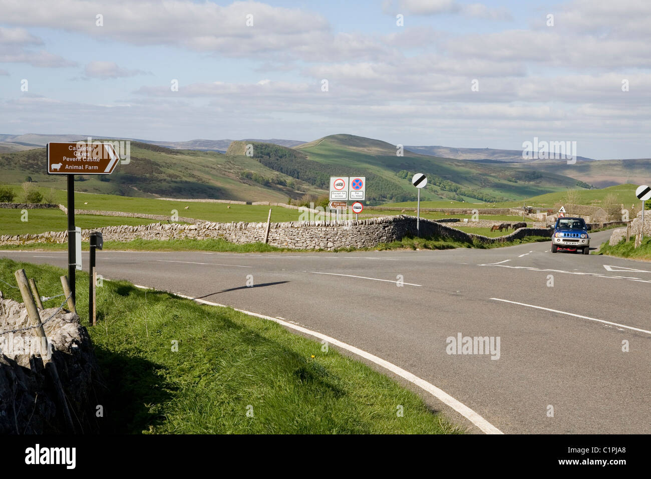 England, Derbyshire, Winnats Pass, Peak District National Park, car on ...