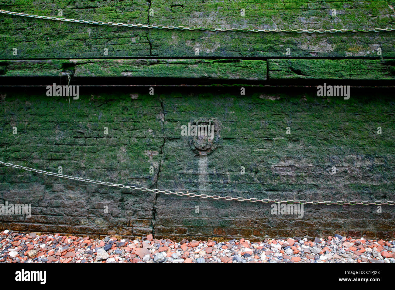 Thames river wall hi-res stock photography and images - Alamy