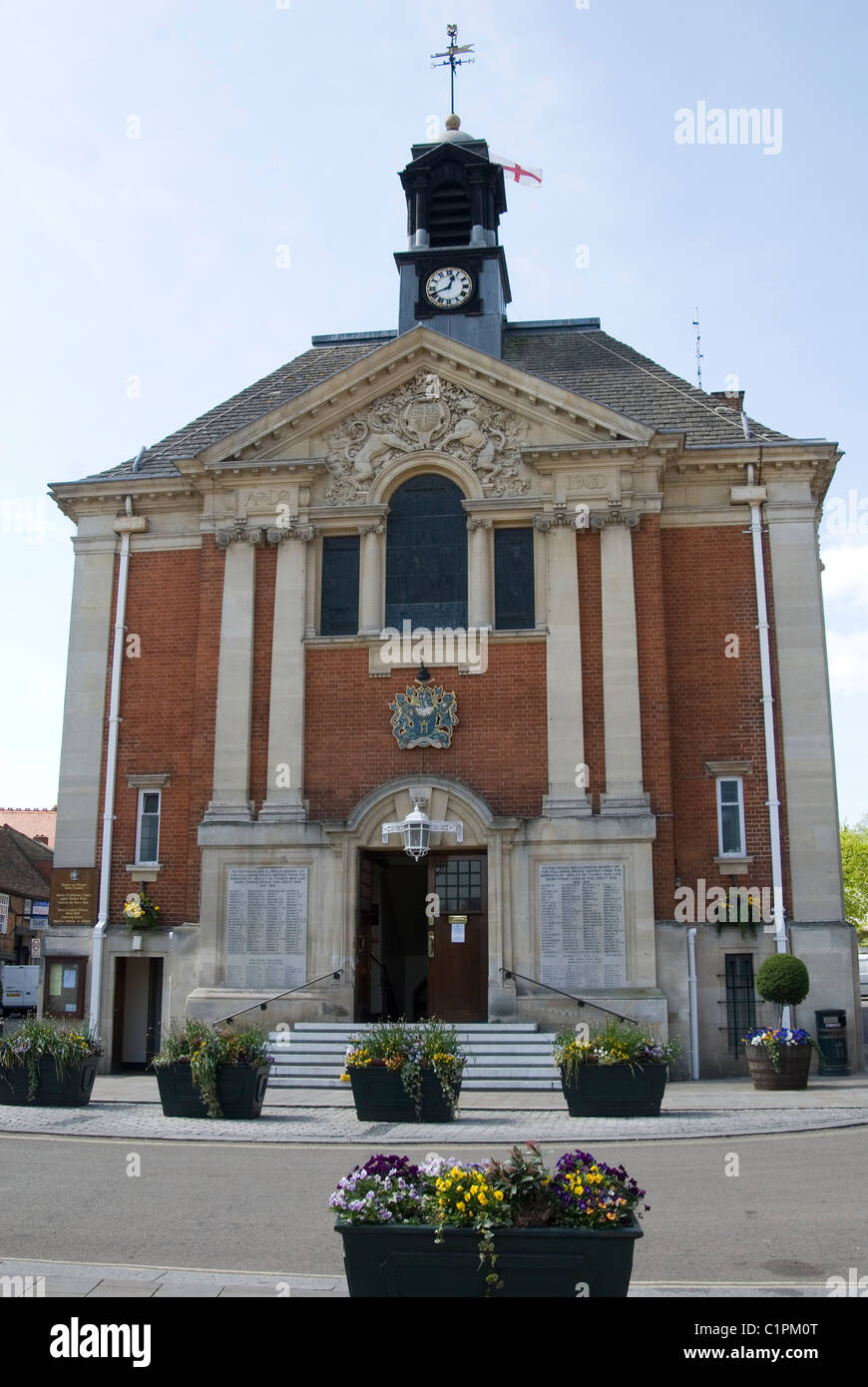 Henley on thames town hall facade hi-res stock photography and images ...