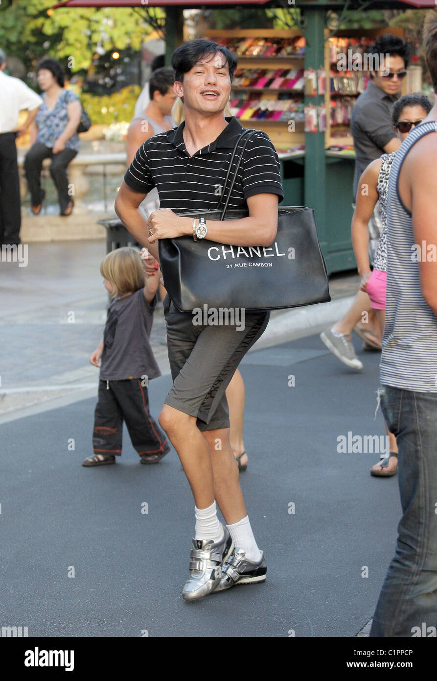 Bobby Trendy poses for pictures whilst out shopping in Hollywood Los ...