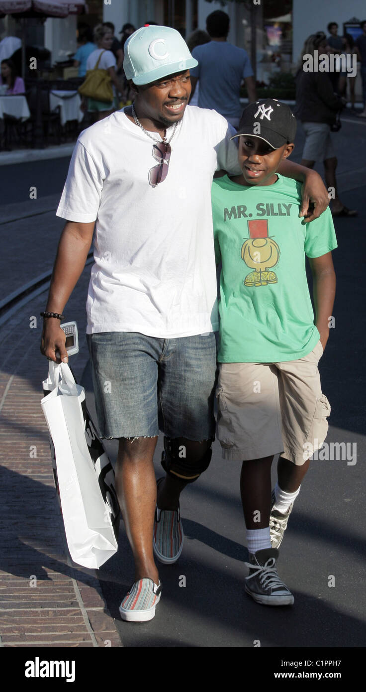 Derrick Hamilton out shopping with his son in Hollywood Los Angeles ...