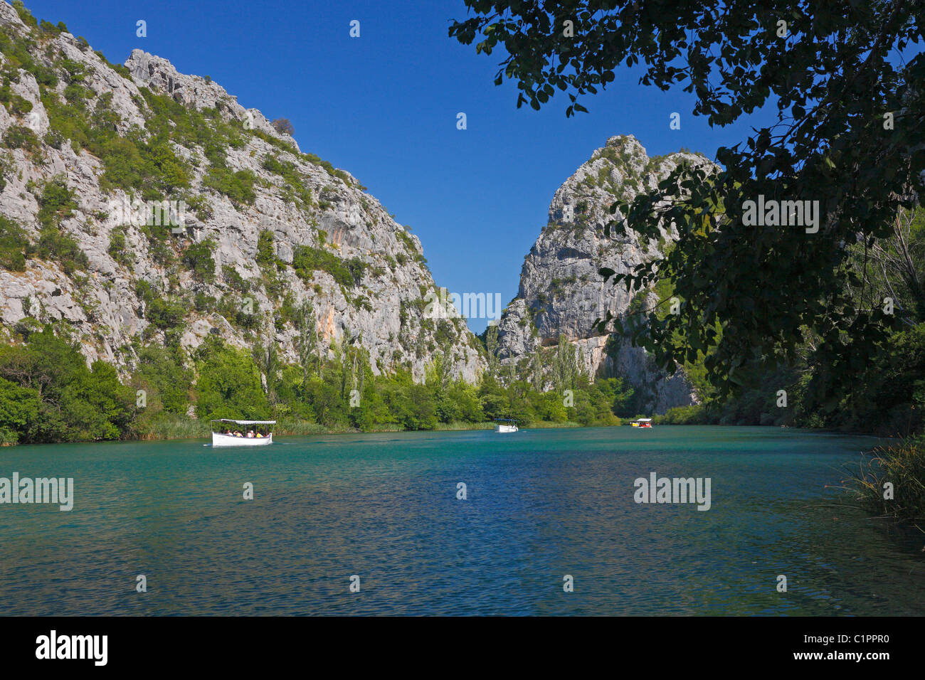 Omis rafting croatia hi-res stock photography and images - Alamy