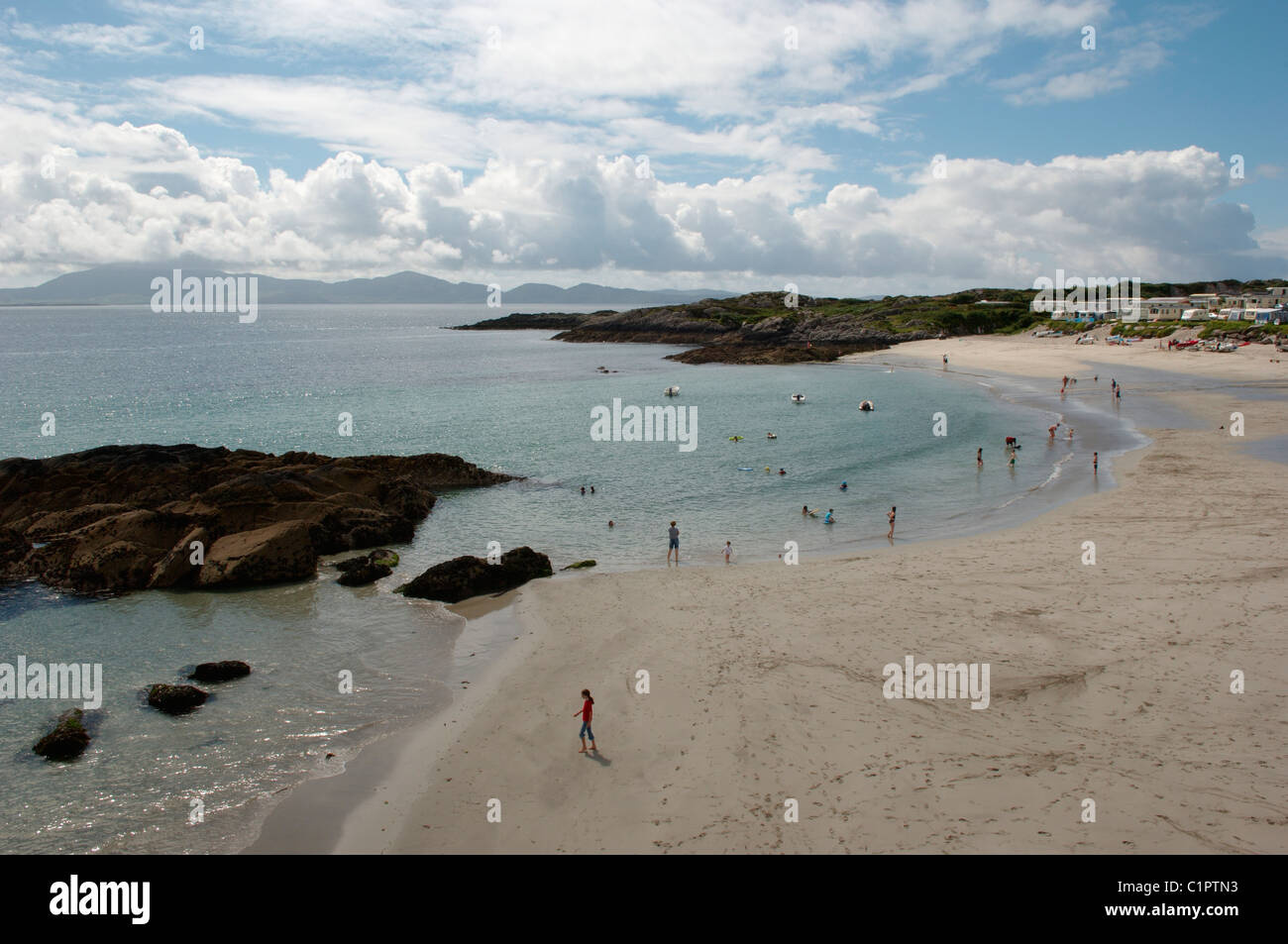 Republic of Ireland, Iveragh Peninsula, Castlecove, people on beach ...