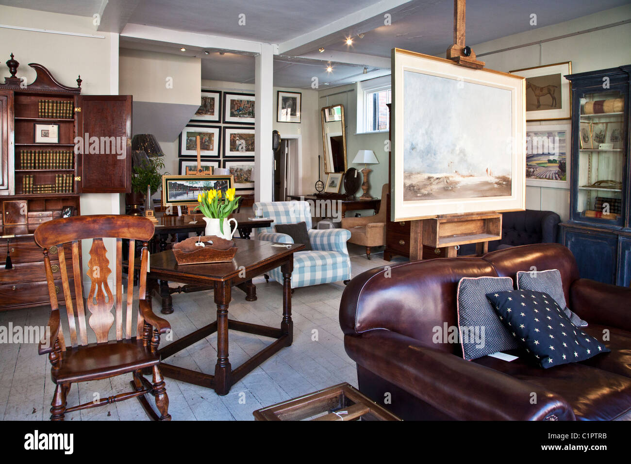 Antique shop interior hi-res stock photography and images - Alamy