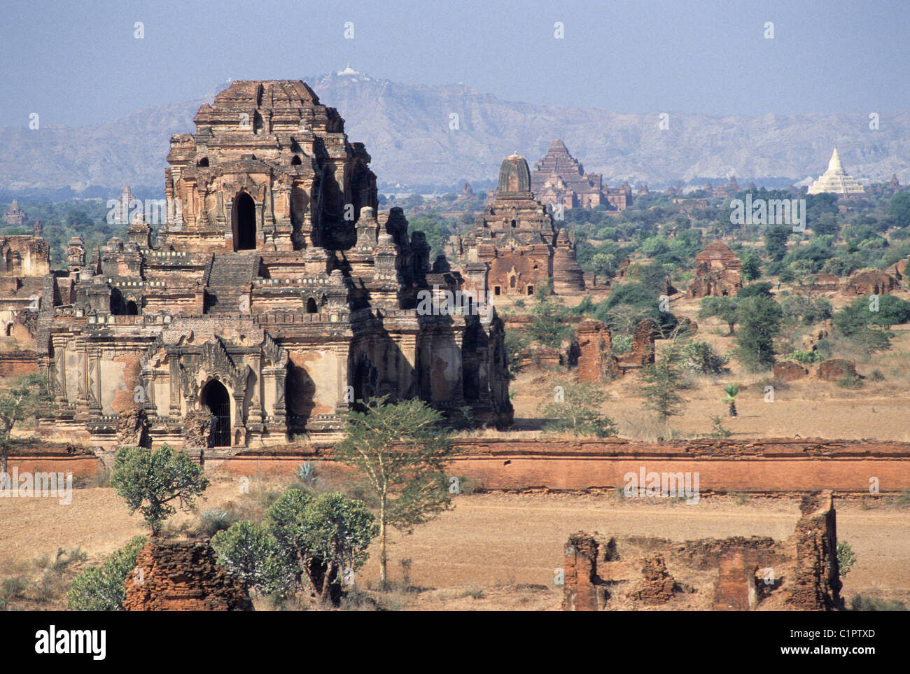 Elk130-2421 Myanmar (Burma), Bagan (Pagan), view over ruins of ancient ...