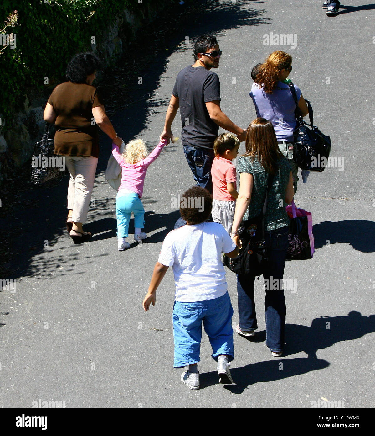 Peter Andre spends some quality time with his children and mother at ...