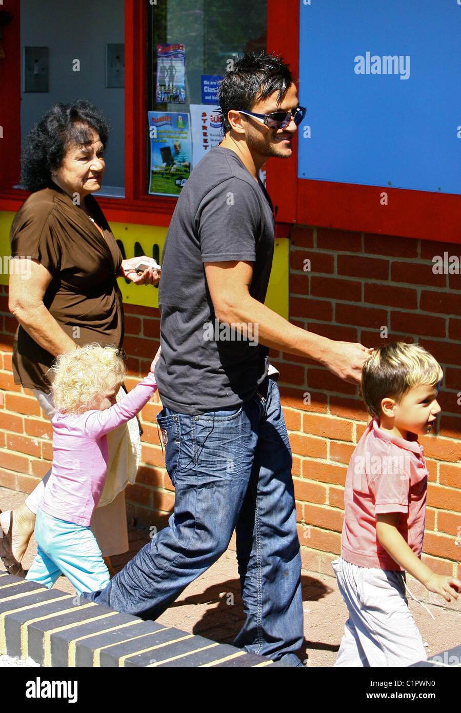 Peter Andre spends some quality time with his children and mother at ...