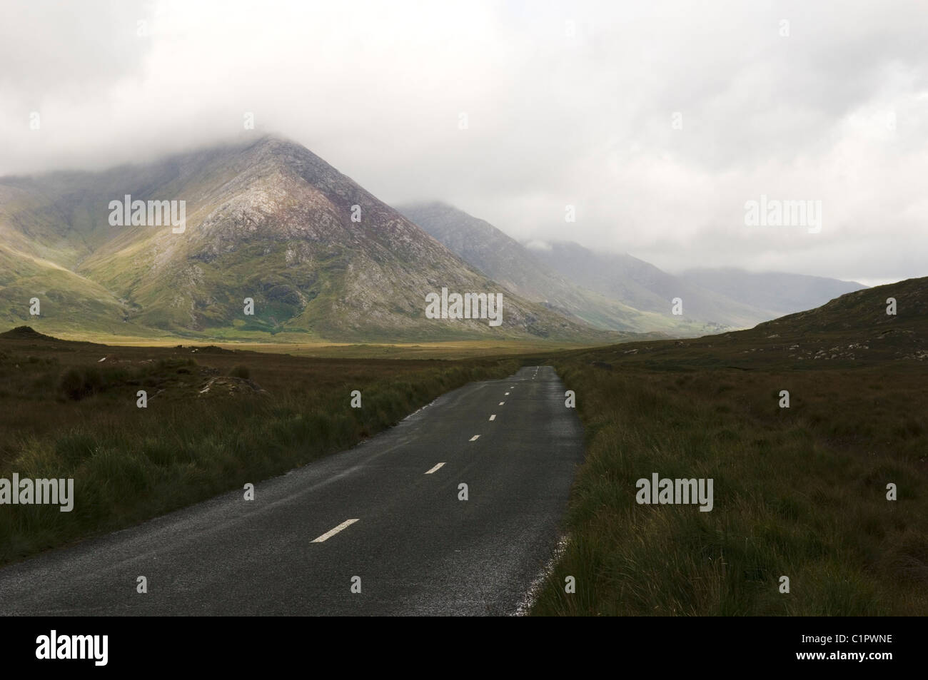 Galway inagh valley road hi-res stock photography and images - Alamy