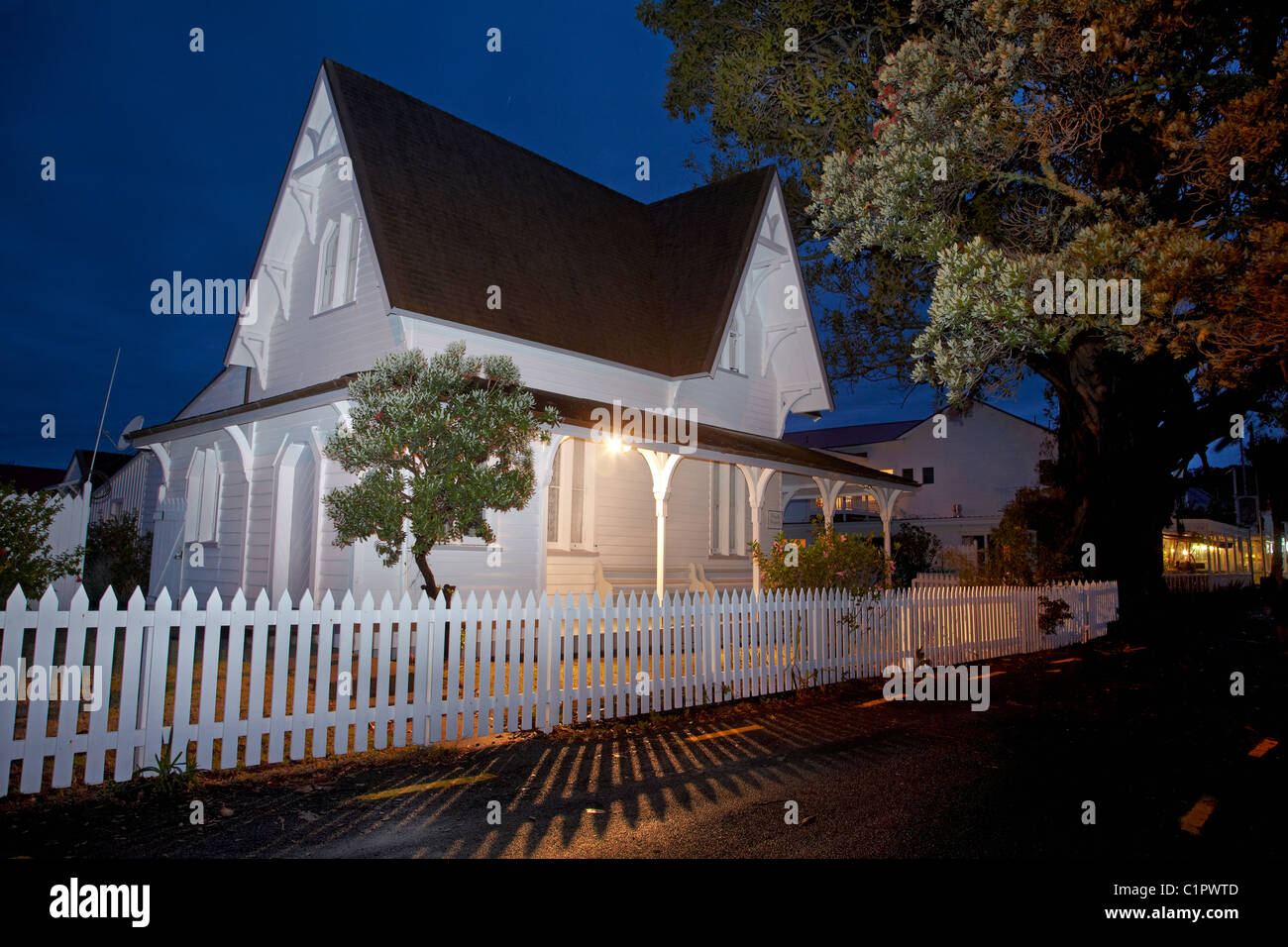Police stations at night hi-res stock photography and images - Alamy