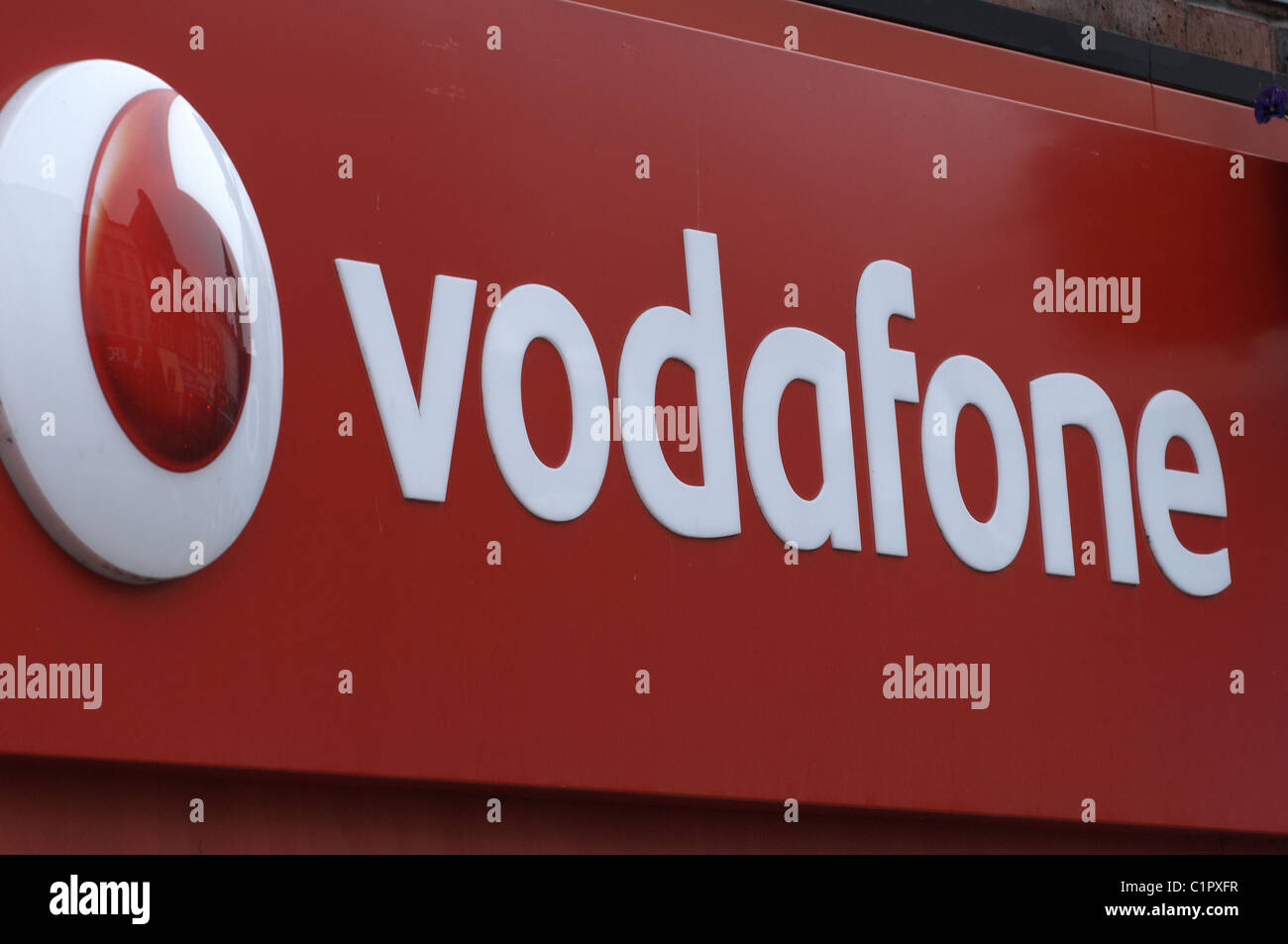 vodafone shop sign Stock Photo - Alamy