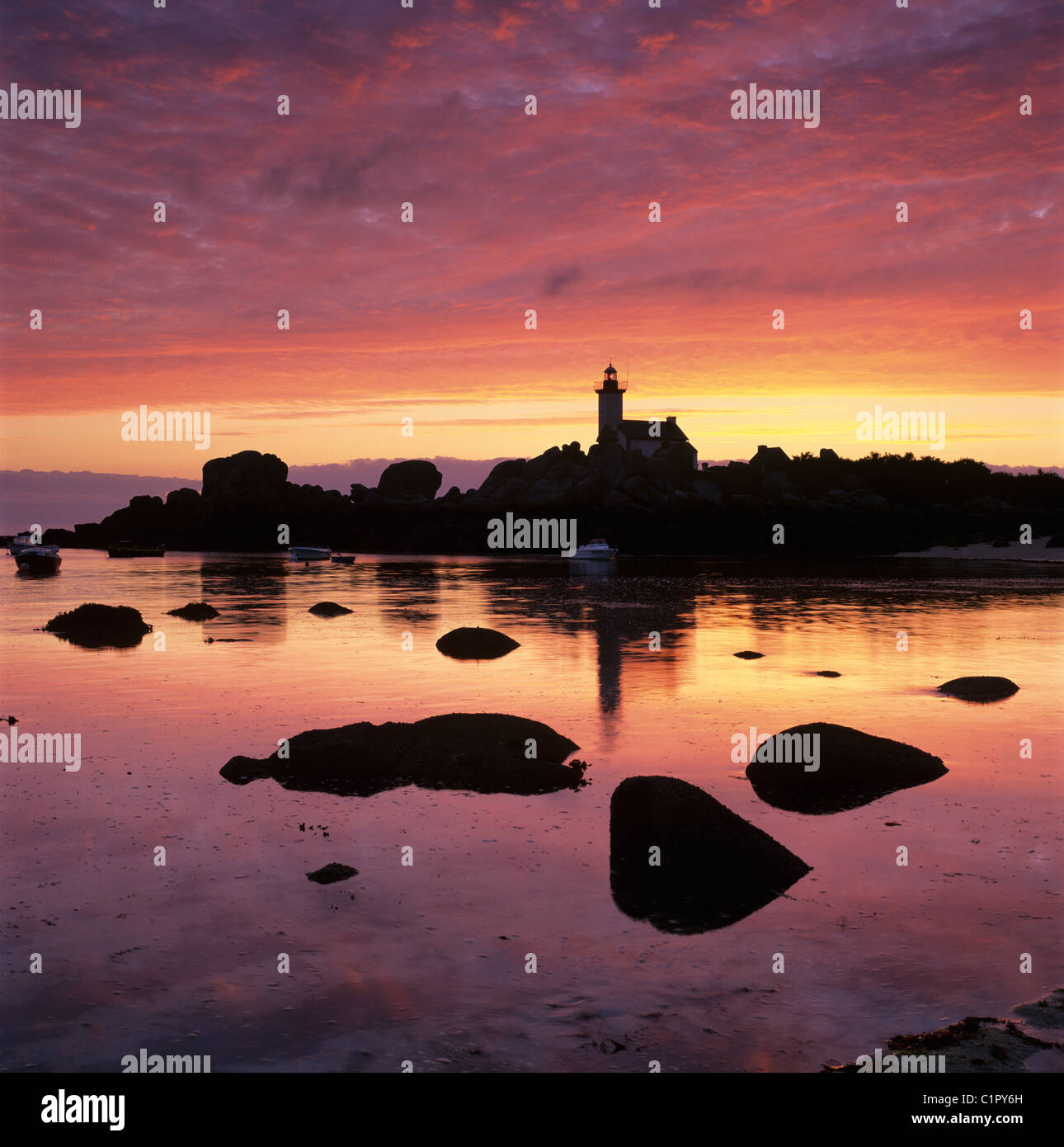 Finistere lighthouse hi-res stock photography and images - Alamy