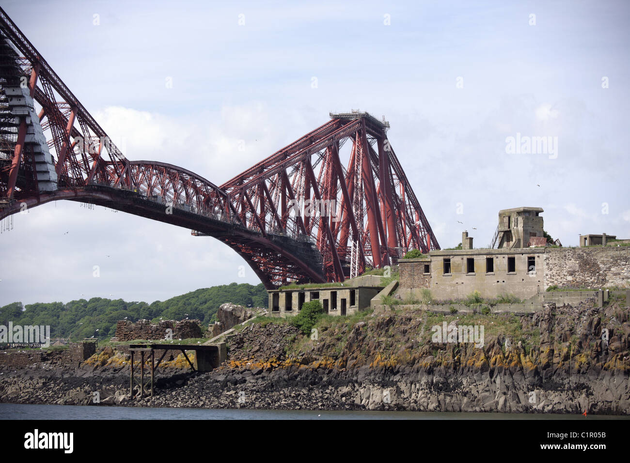 Inch garvie island forth rail hi-res stock photography and images - Alamy