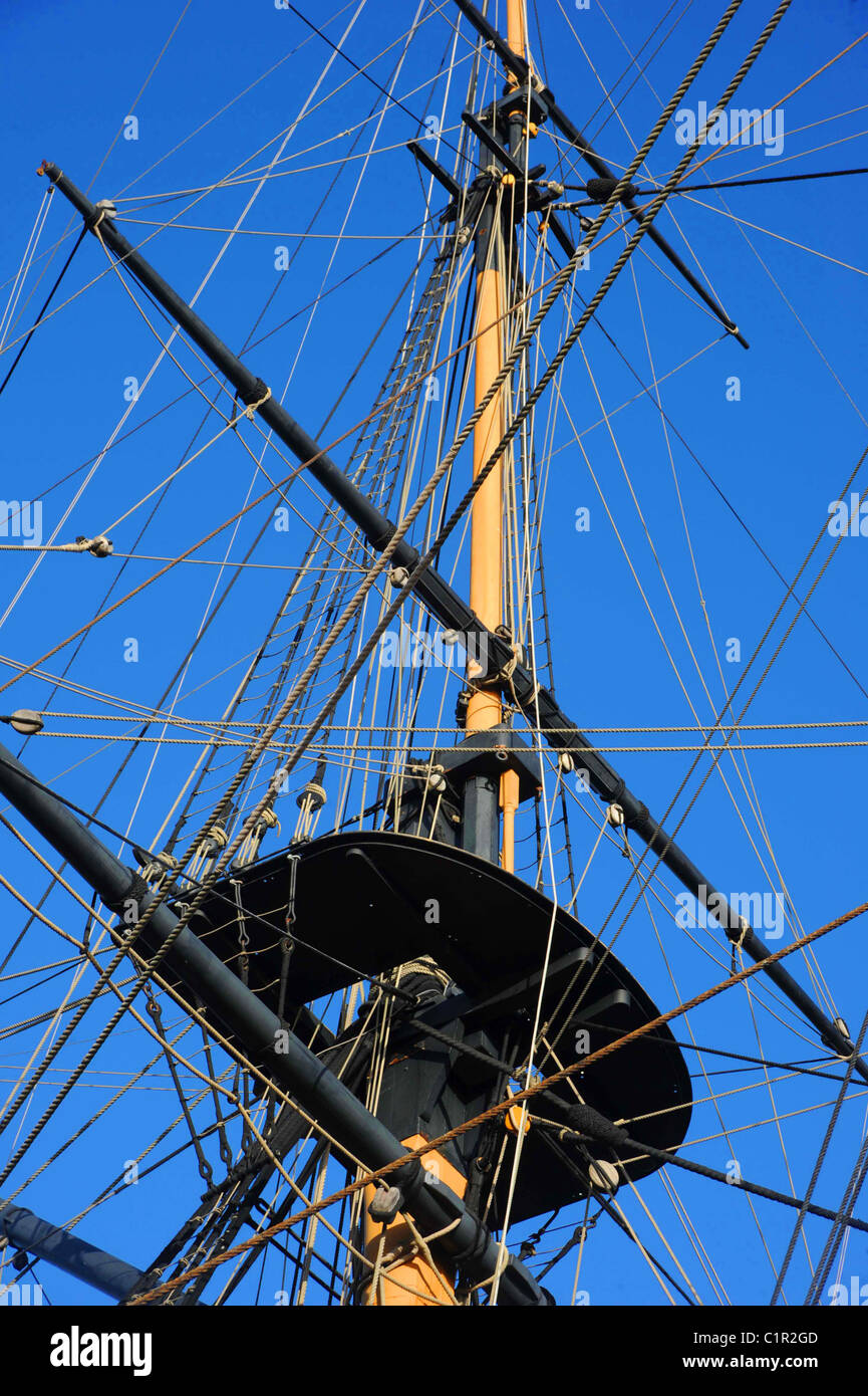 Sailor ship crows nest hi-res stock photography and images - Alamy