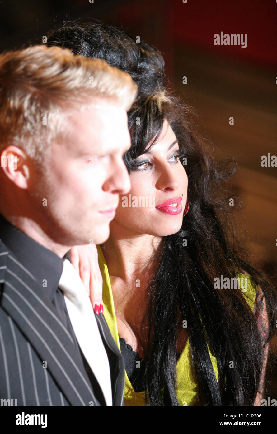 Amy winehouse arrives brit awards 2007 hi-res stock photography and ...