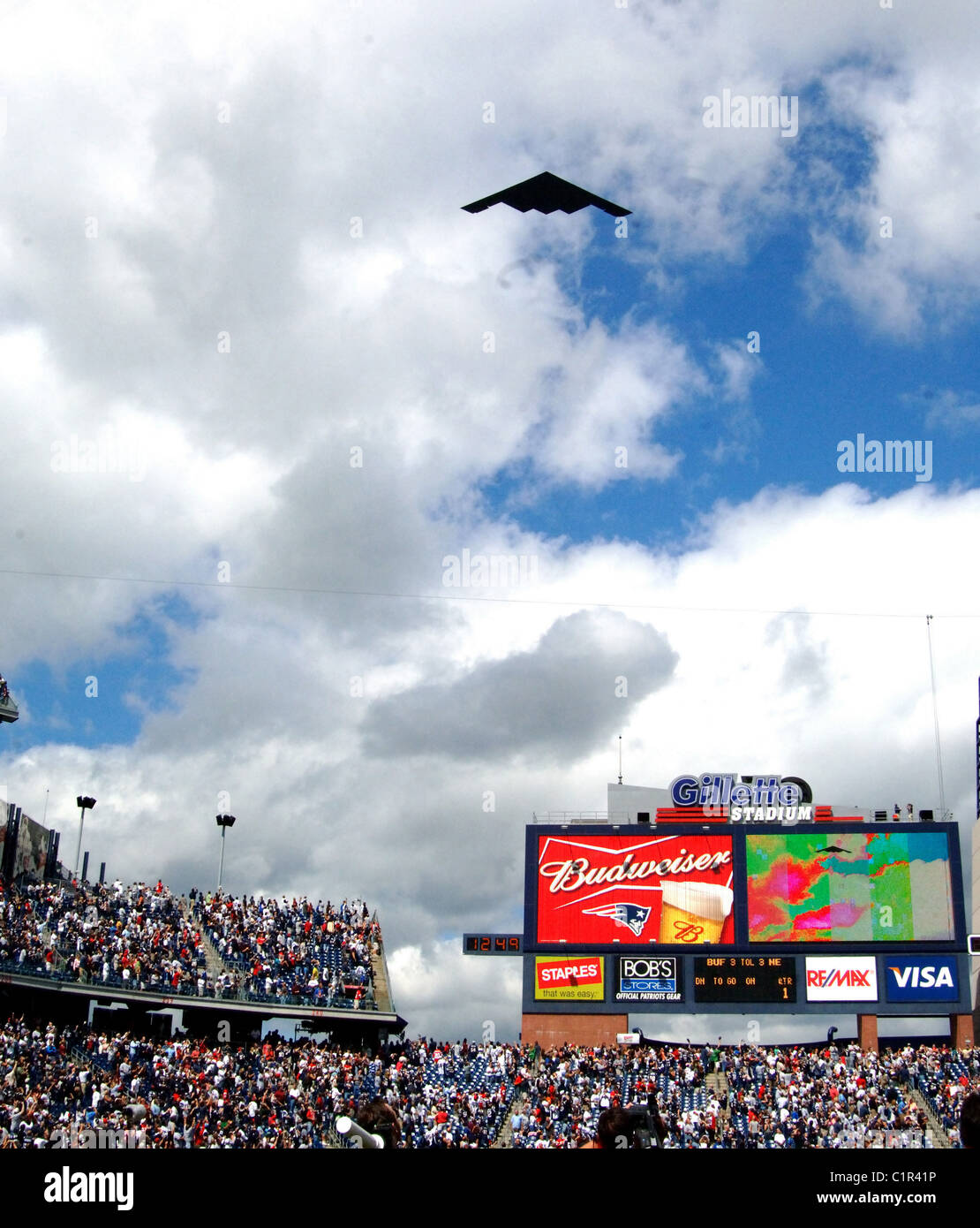 A B-2 Stealth Bomber from Whiteman Air Force Base, Mo., flies over ...