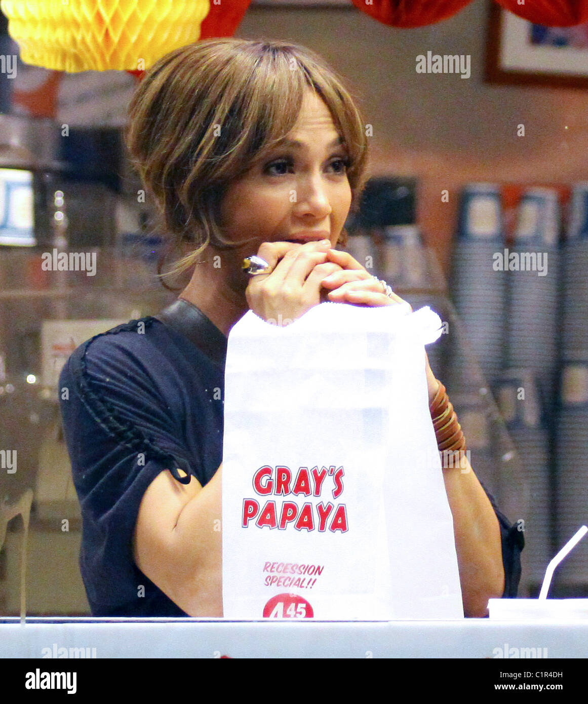 Jennifer Lopez on the set of her new movie 'The Back-Up Plan' filming ...