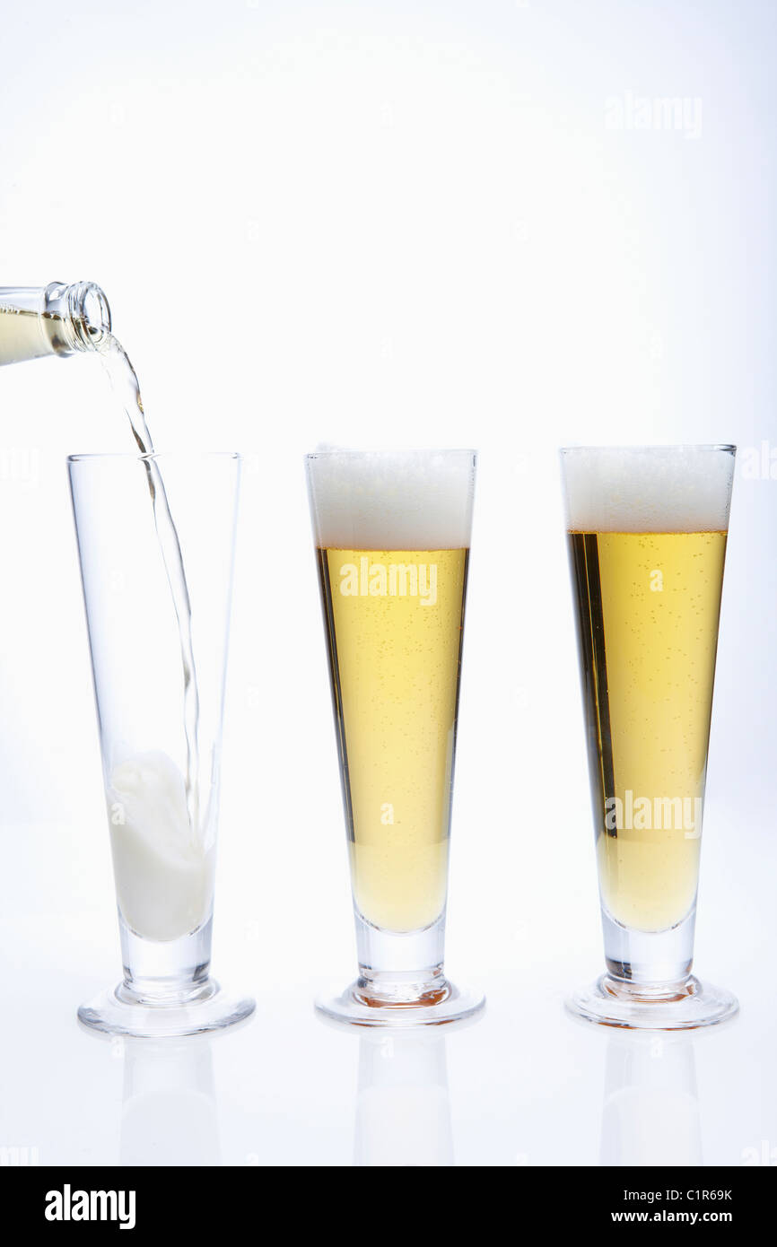 pour draft beer into glass Stock Photo - Alamy