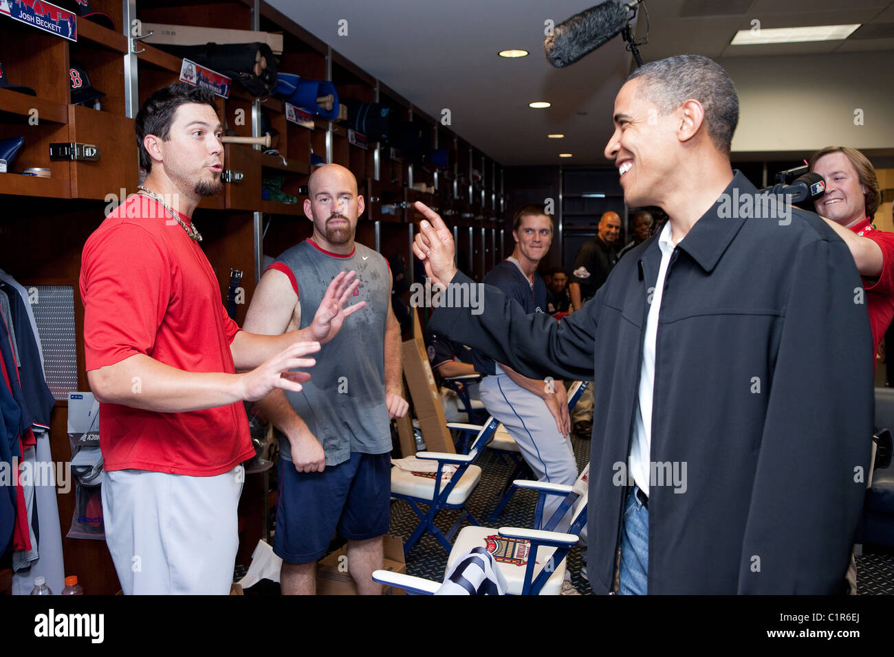 President Barack Obama gets some throwing advice from Red Sox pitcher ...