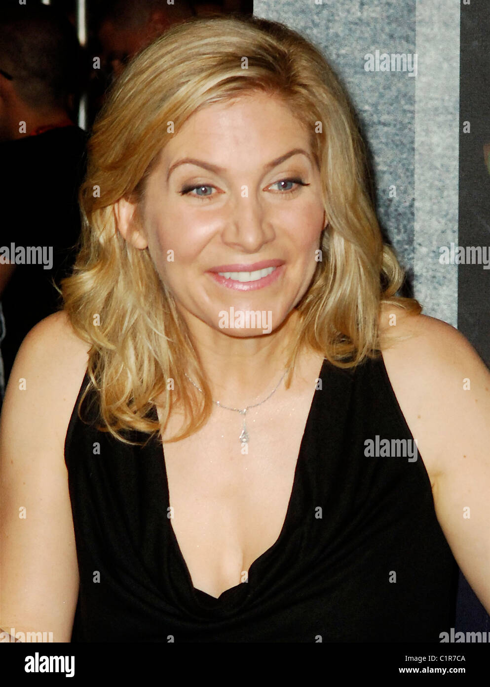 Elizabeth Mitchell signs autographs at Comic-Con 2009 San Digeo ...