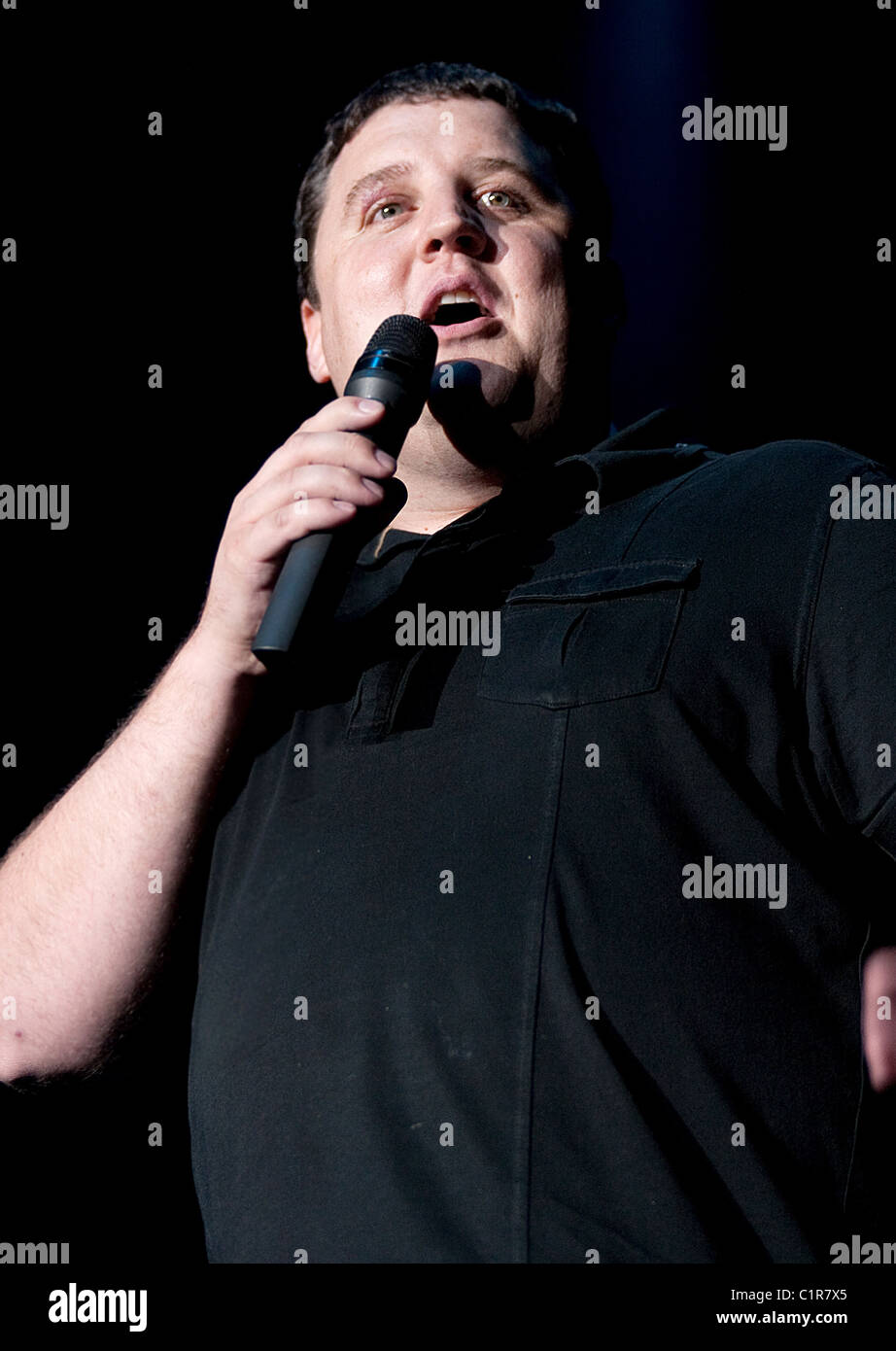 Peter Kaye introduce Squeeze performing at the Liverpool Echo Arena as ...