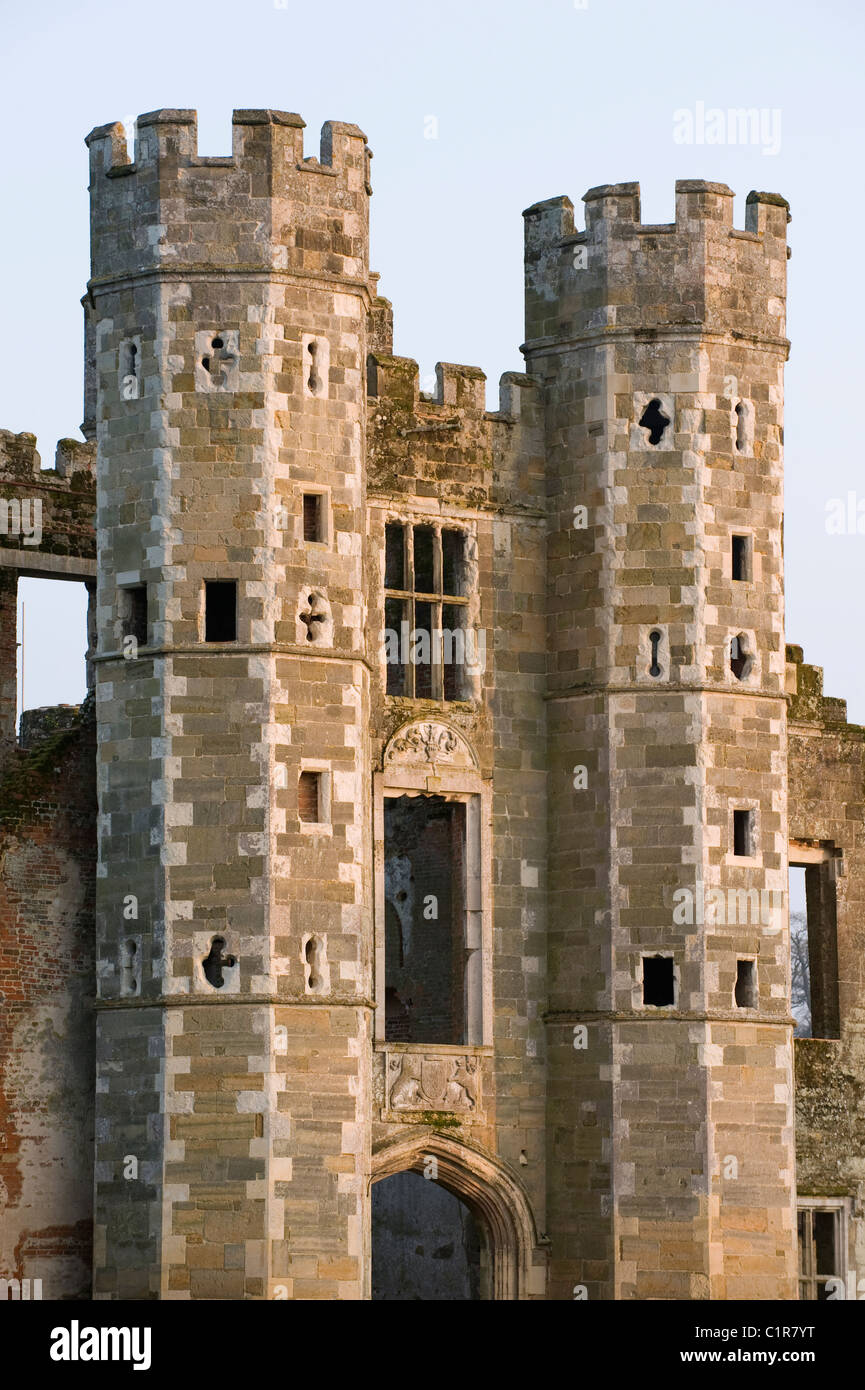 The ruins of Cowdray House in Cowdray Park, Midhurst, West Sussex ...