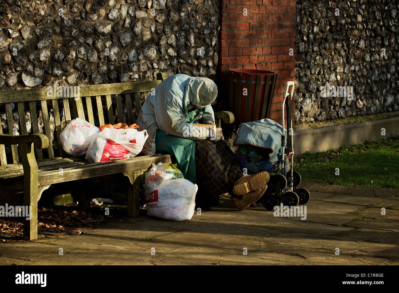 Homeless and friendless hi-res stock photography and images - Alamy