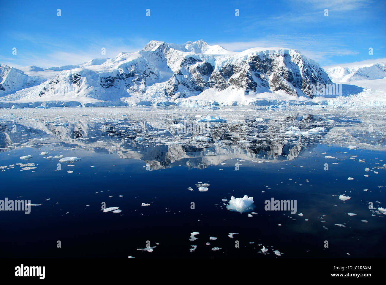 Blue ocean view hi-res stock photography and images - Alamy