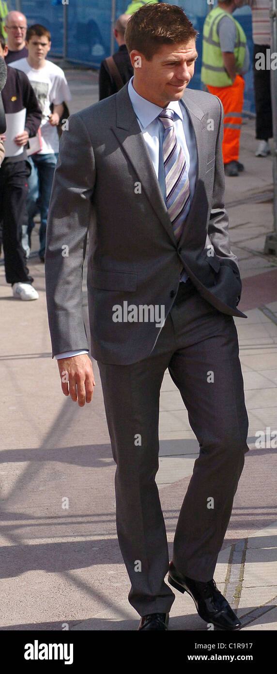 Steven gerrard suit hi-res stock photography and images - Alamy