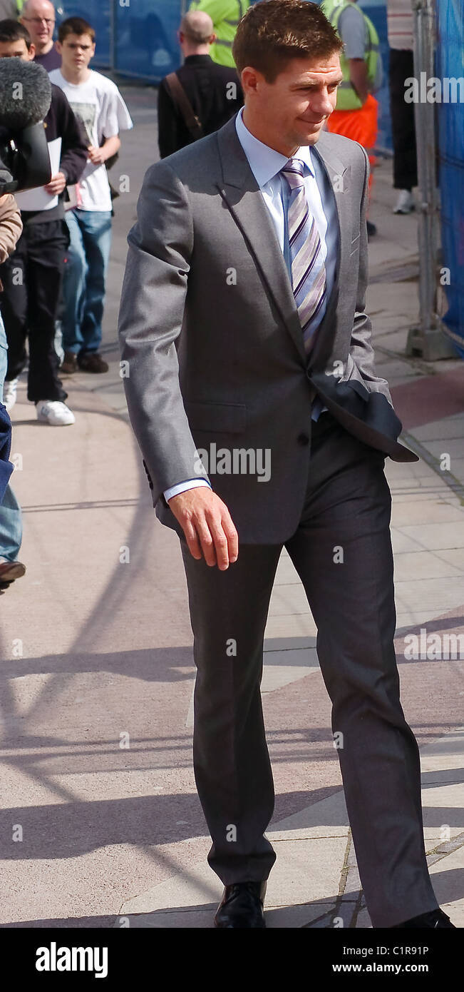 Steven gerrard suit hi-res stock photography and images - Alamy