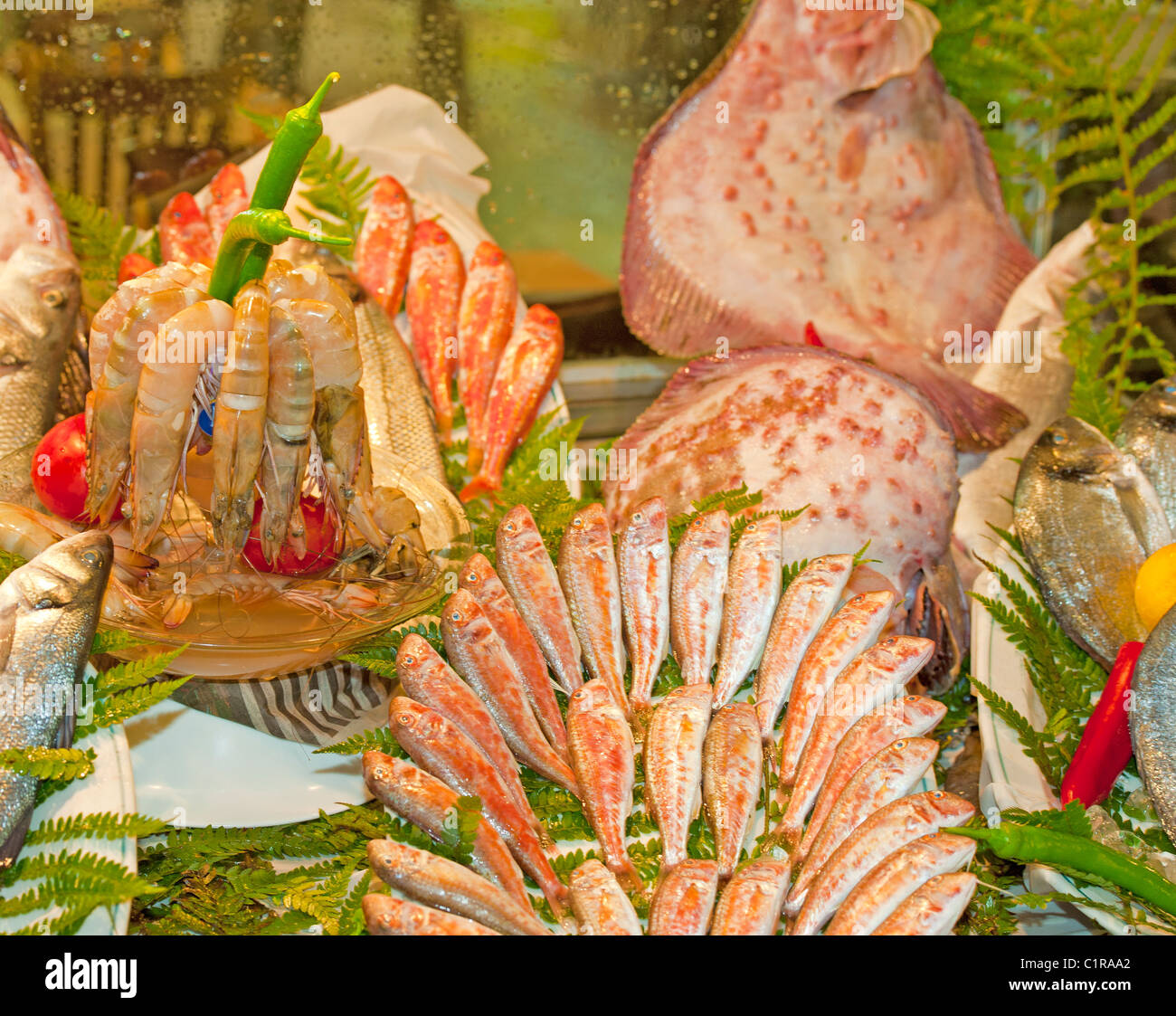 Display of fresh seafood outside a restaurant Stock Photo - Alamy