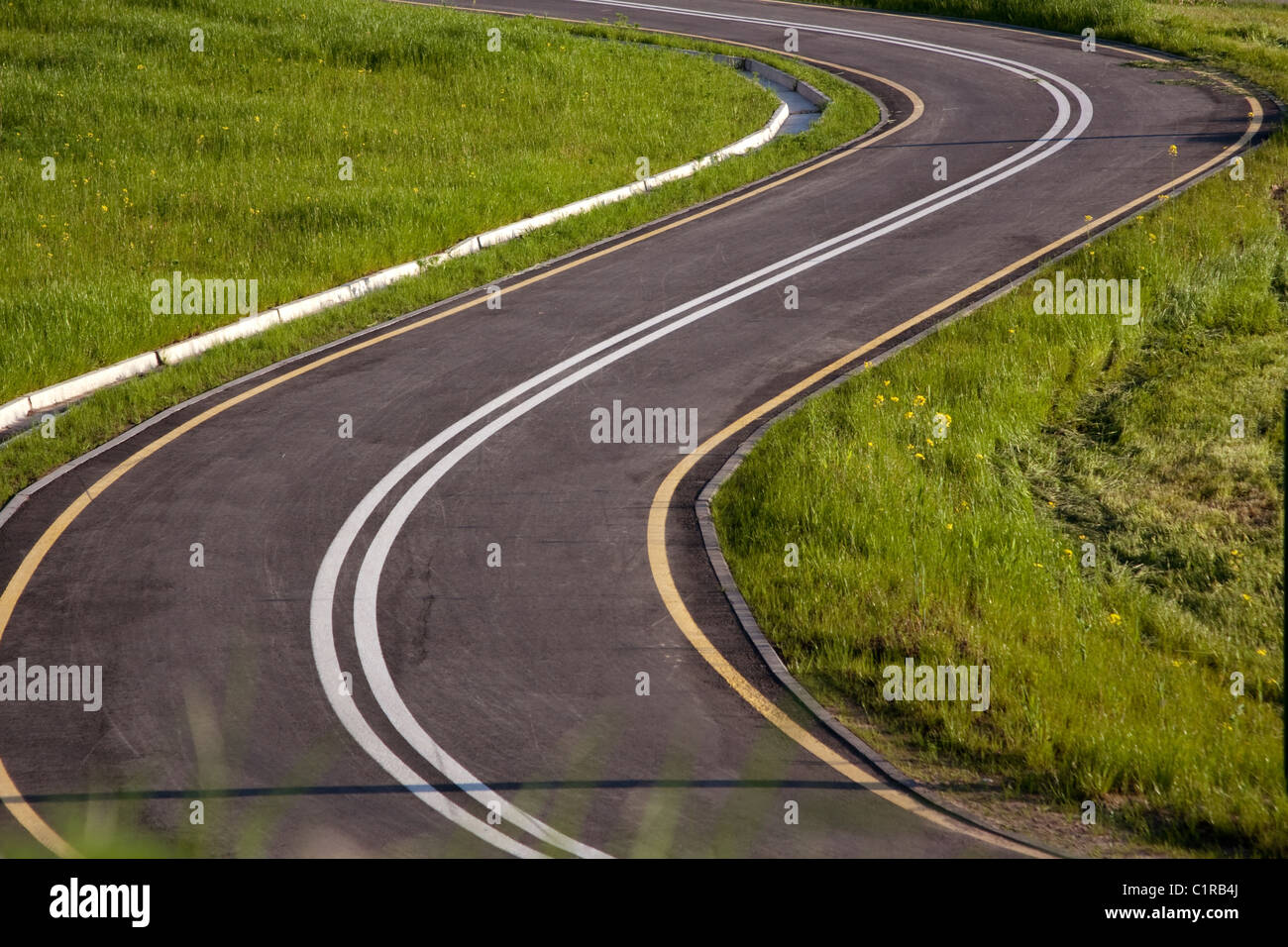 Empty cycle path hi-res stock photography and images - Alamy