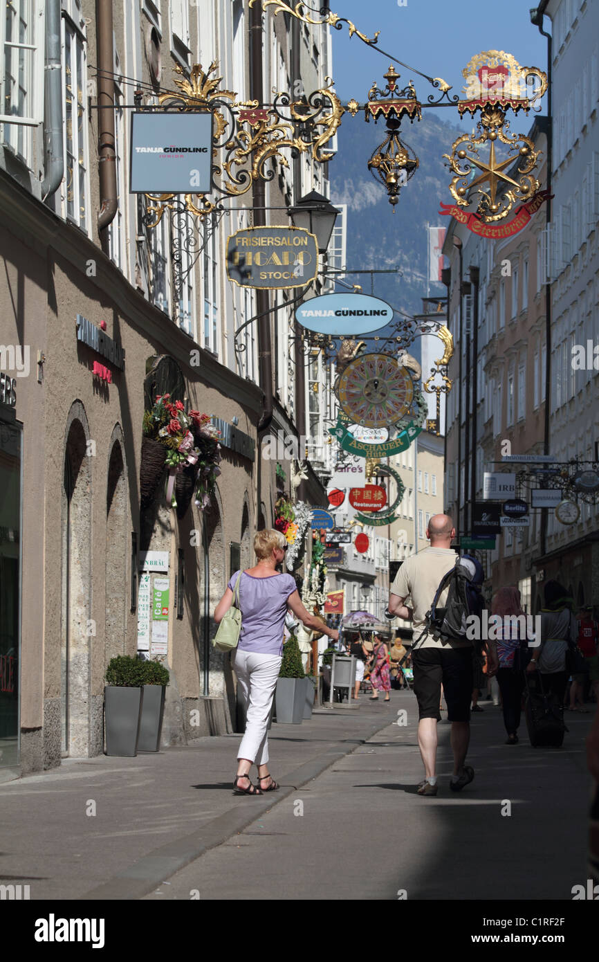 Shopping, Getreidegasse, Salzburg Stock Photo - Alamy