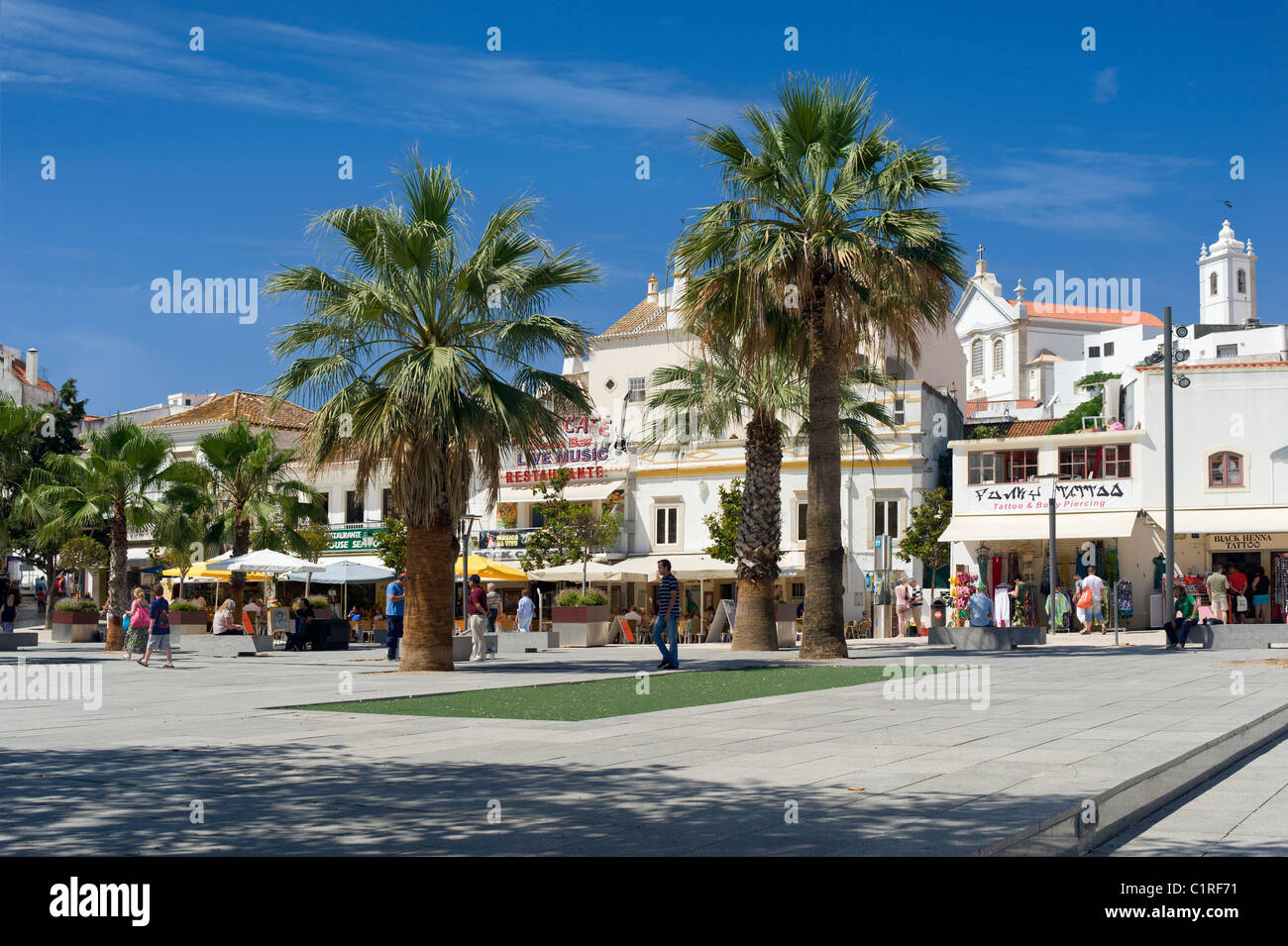 Portugal, the Algarve, Albufeira, the central square in the old town ...