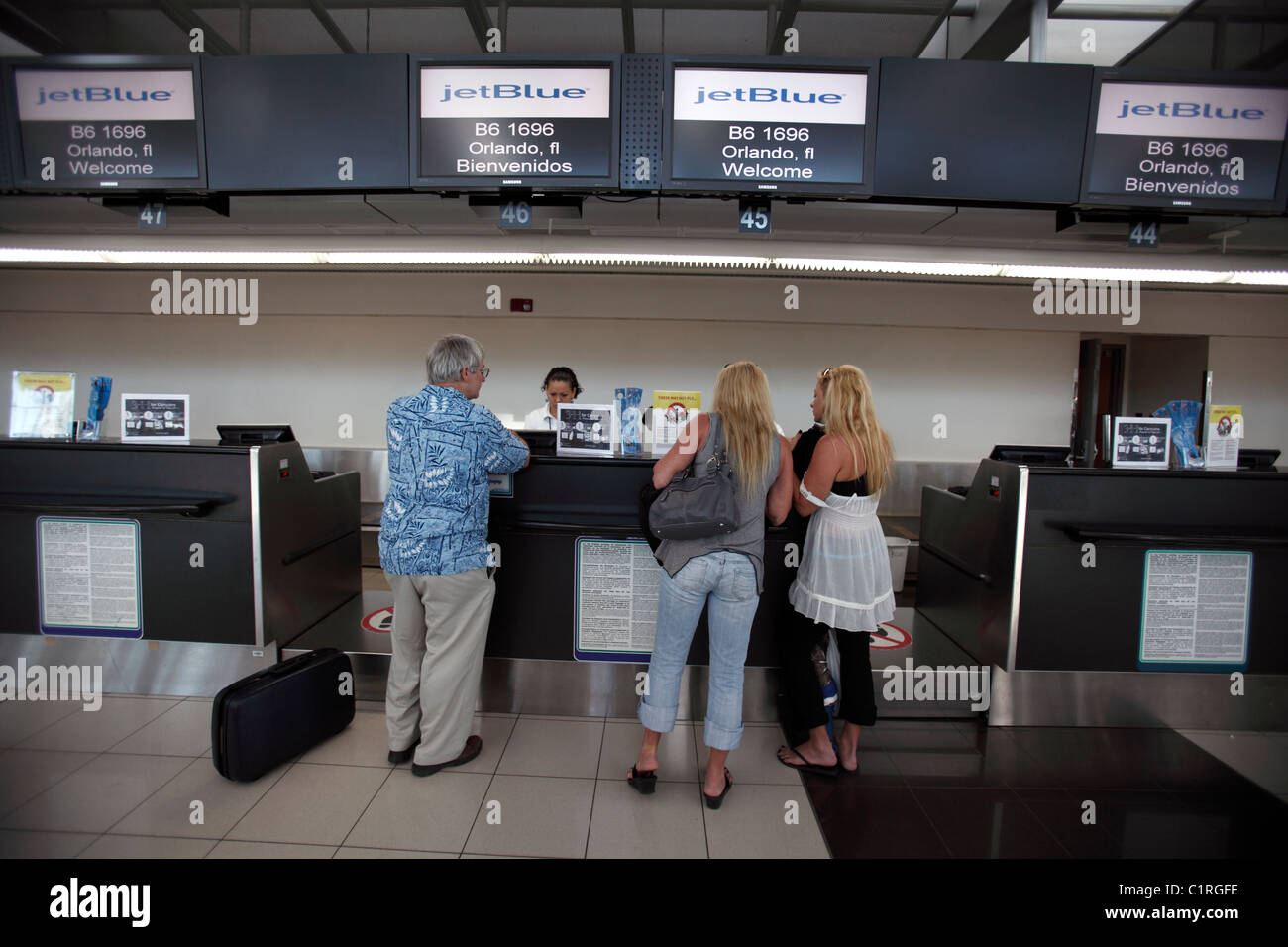 Airline check-in, Juan Santamaria International Airport, San Jose ...