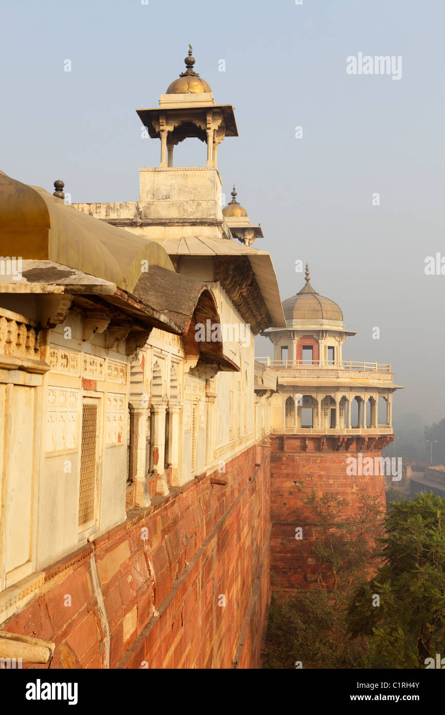 Walls of the red fort of agra hi-res stock photography and images - Alamy