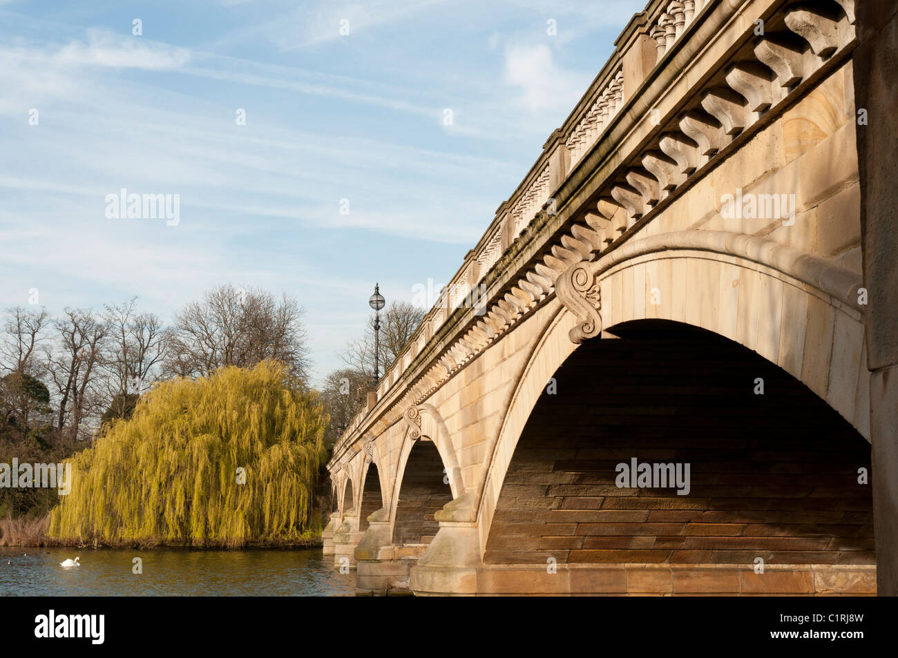 Serpentine bridge in hyde park hi-res stock photography and images - Alamy