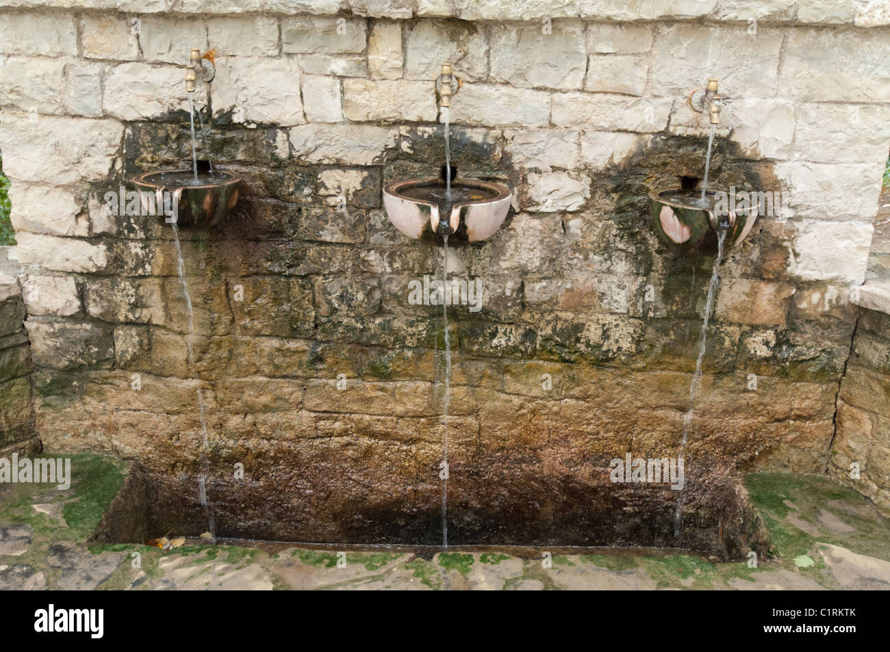 Ancient greece water fountain hi-res stock photography and images - Alamy