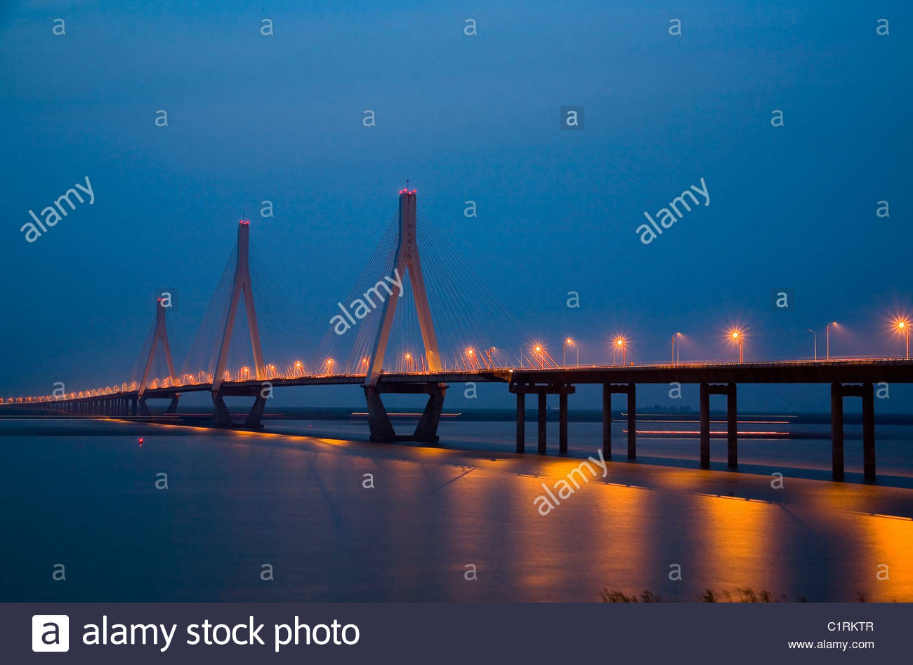 Dongting Lake Bridge Stock Photos & Dongting Lake Bridge Stock Images ...
