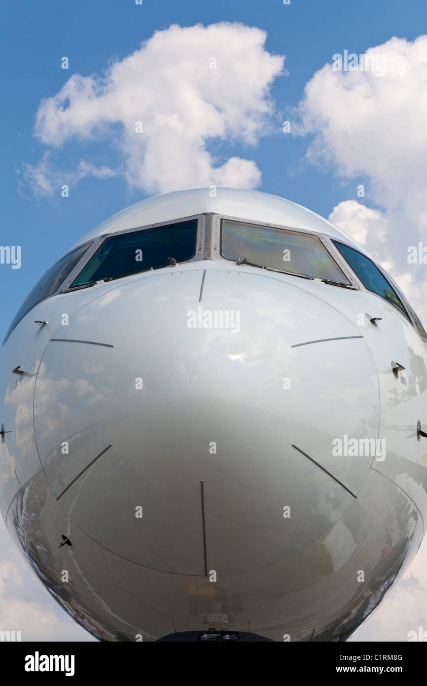 Nose of a Boeing airplane against the sky Stock Photo - Alamy