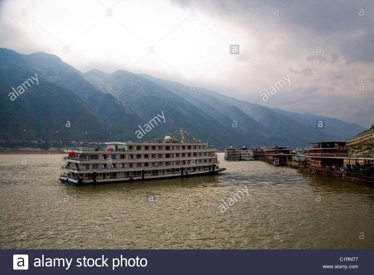 Three Gorges Yangtze River Stock Photos & Three Gorges Yangtze River ...