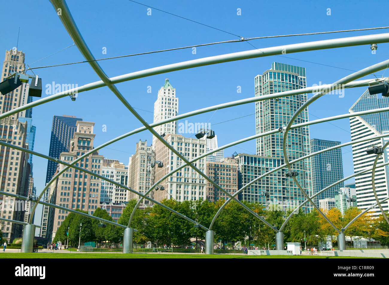 Chicago skyline jay pritzker pavilion hi-res stock photography and ...