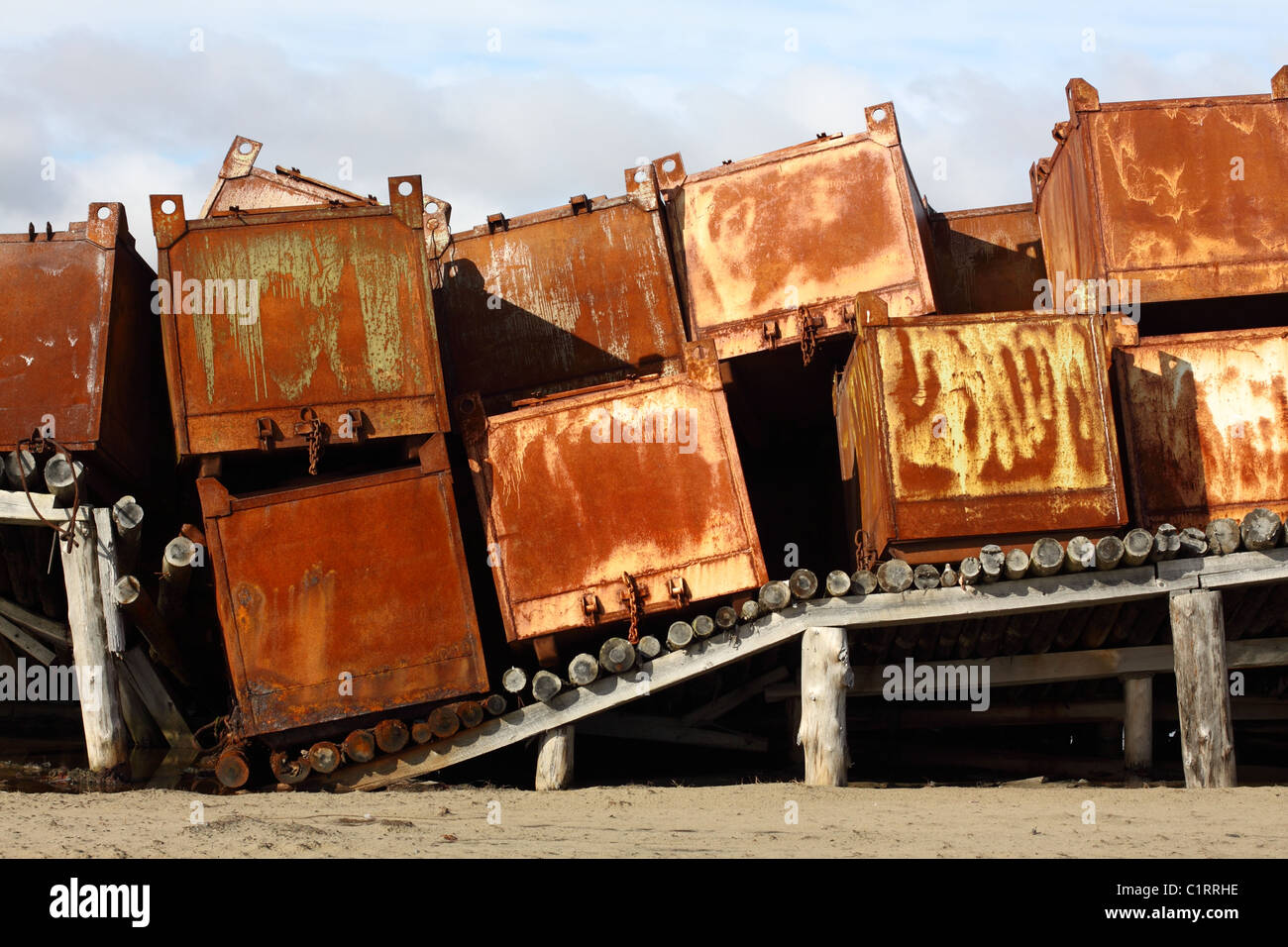 Wooden platform hi-res stock photography and images - Alamy