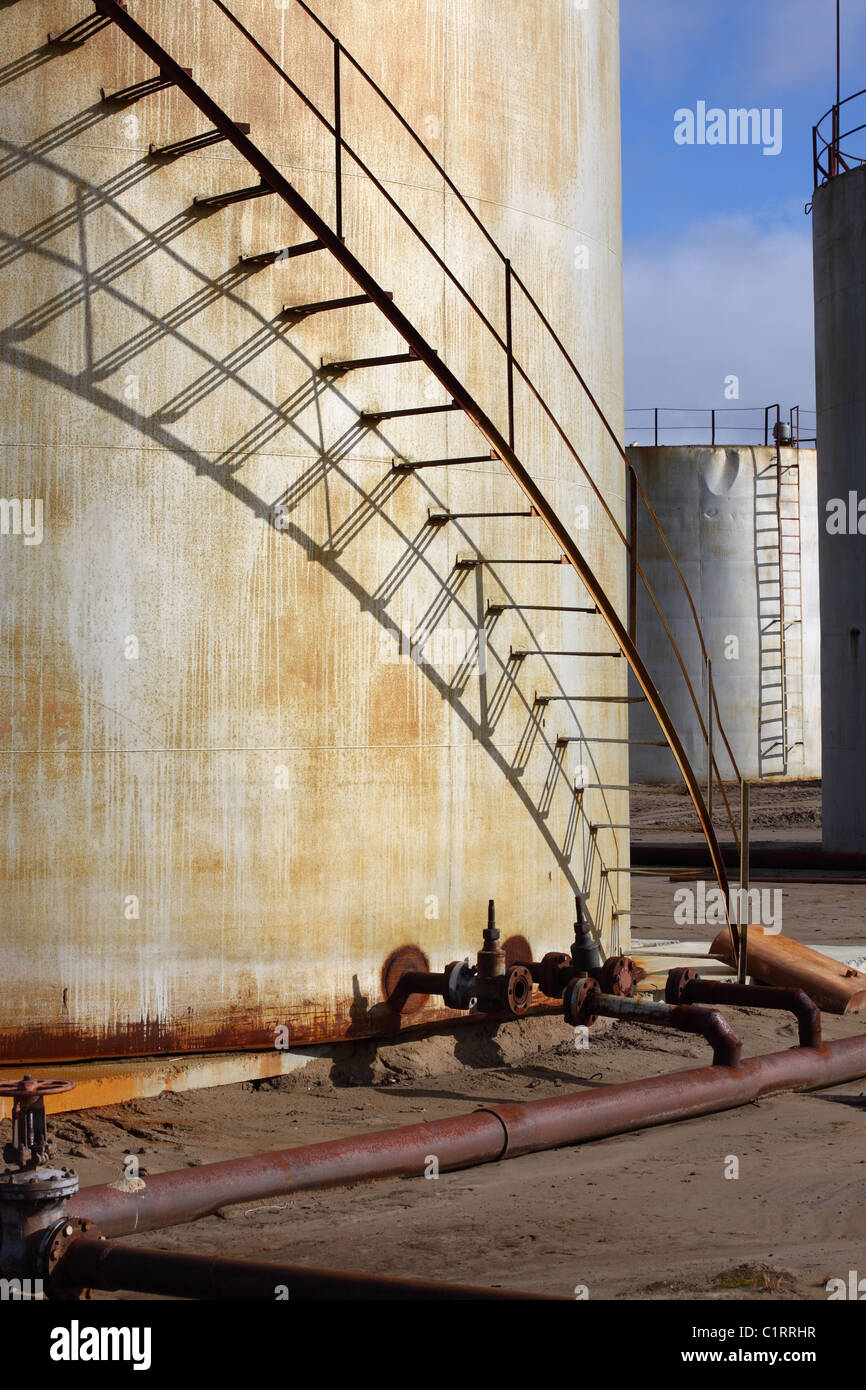 Rusty oil tank hi-res stock photography and images - Alamy