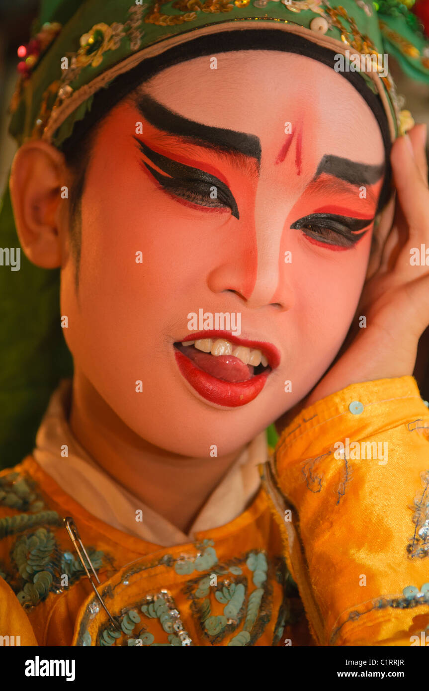 Chinese opera performer backstage in Bangkok, Thailand Stock Photo - Alamy