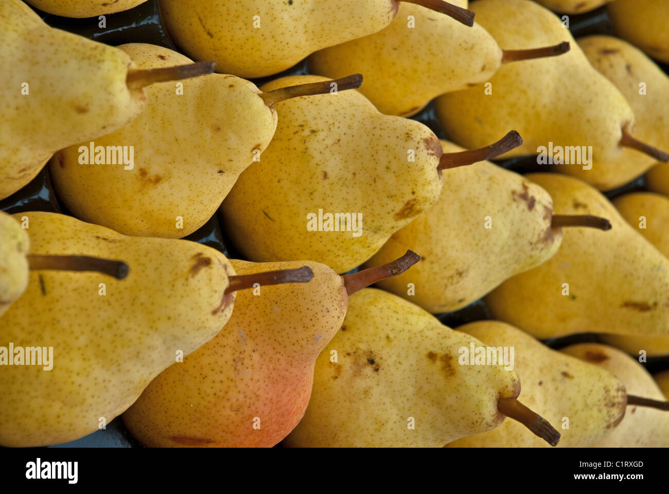 Pears for sale hi-res stock photography and images - Alamy