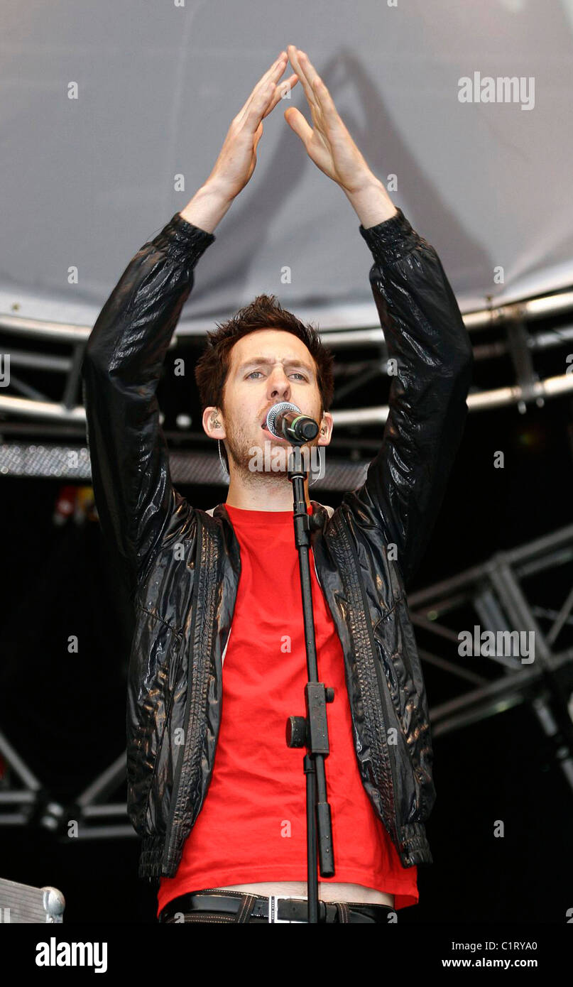 Calvin harris 2009 hi-res stock photography and images - Alamy