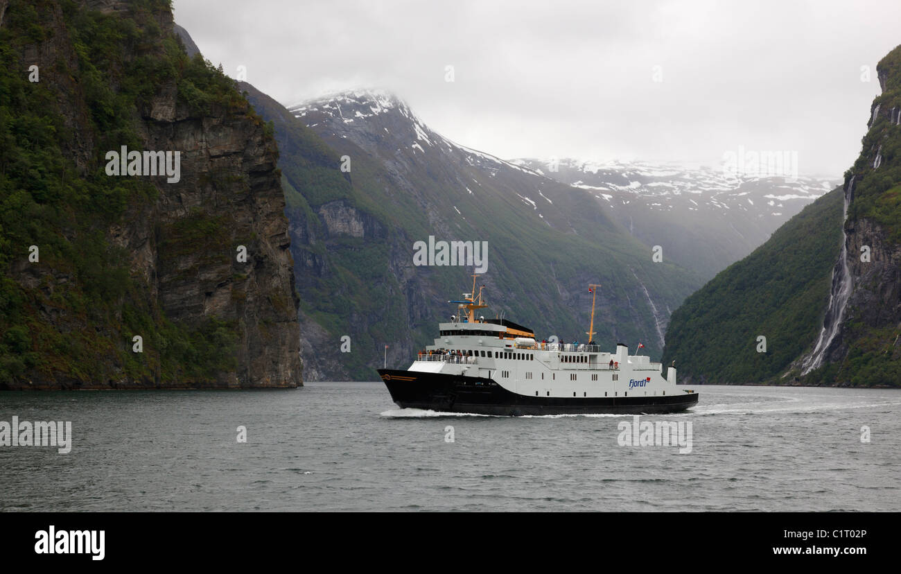 Ferry in geiranger fjord hi-res stock photography and images - Alamy