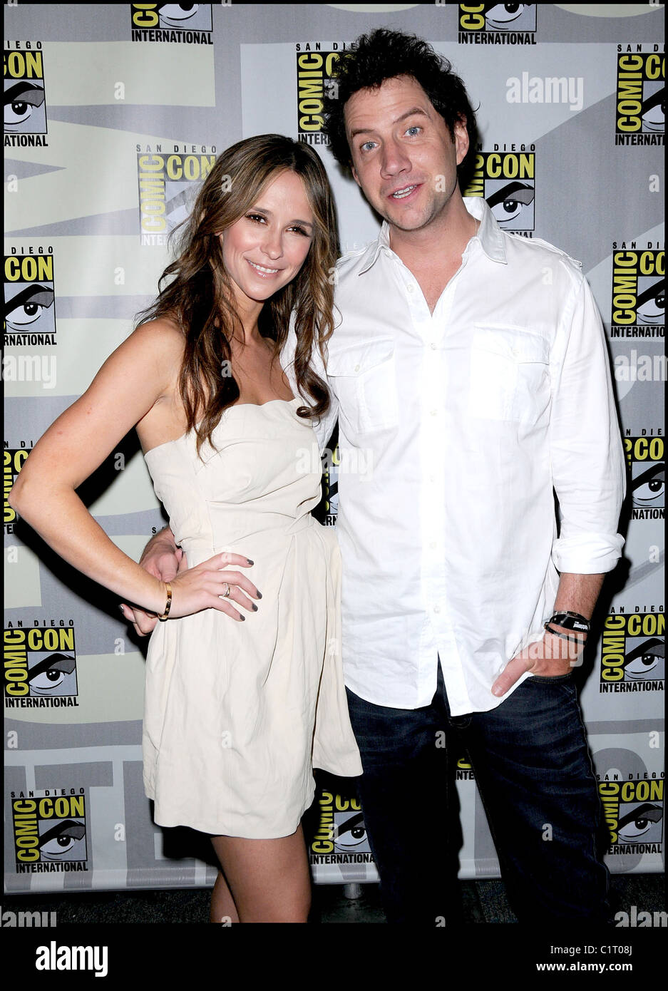 Jennifer Love Hewitt and Jamie Kennedy Comic Con 2009 held at the San Diego Convention Center ...